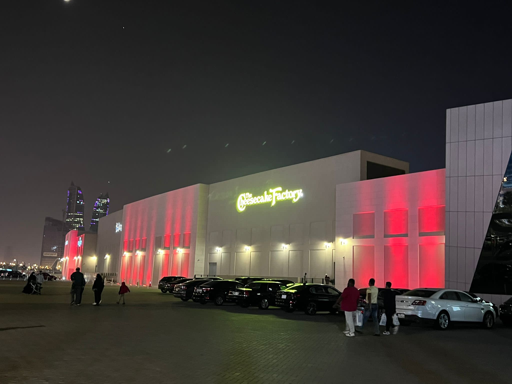 Avenues Bahrain – Building Wash Lights & Production – HBBS